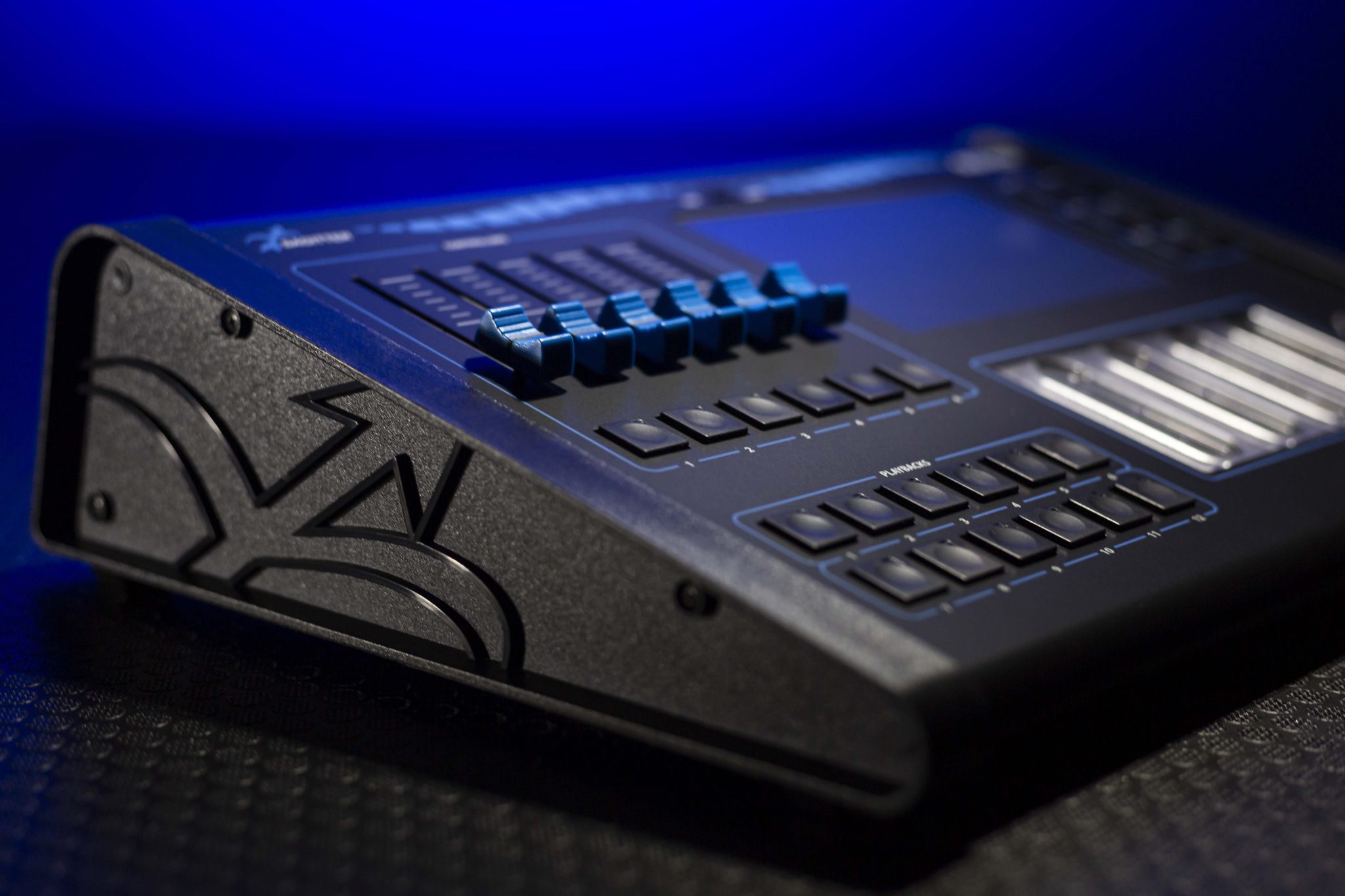 DMX 512 control with touch screen and control fader – Sagitter